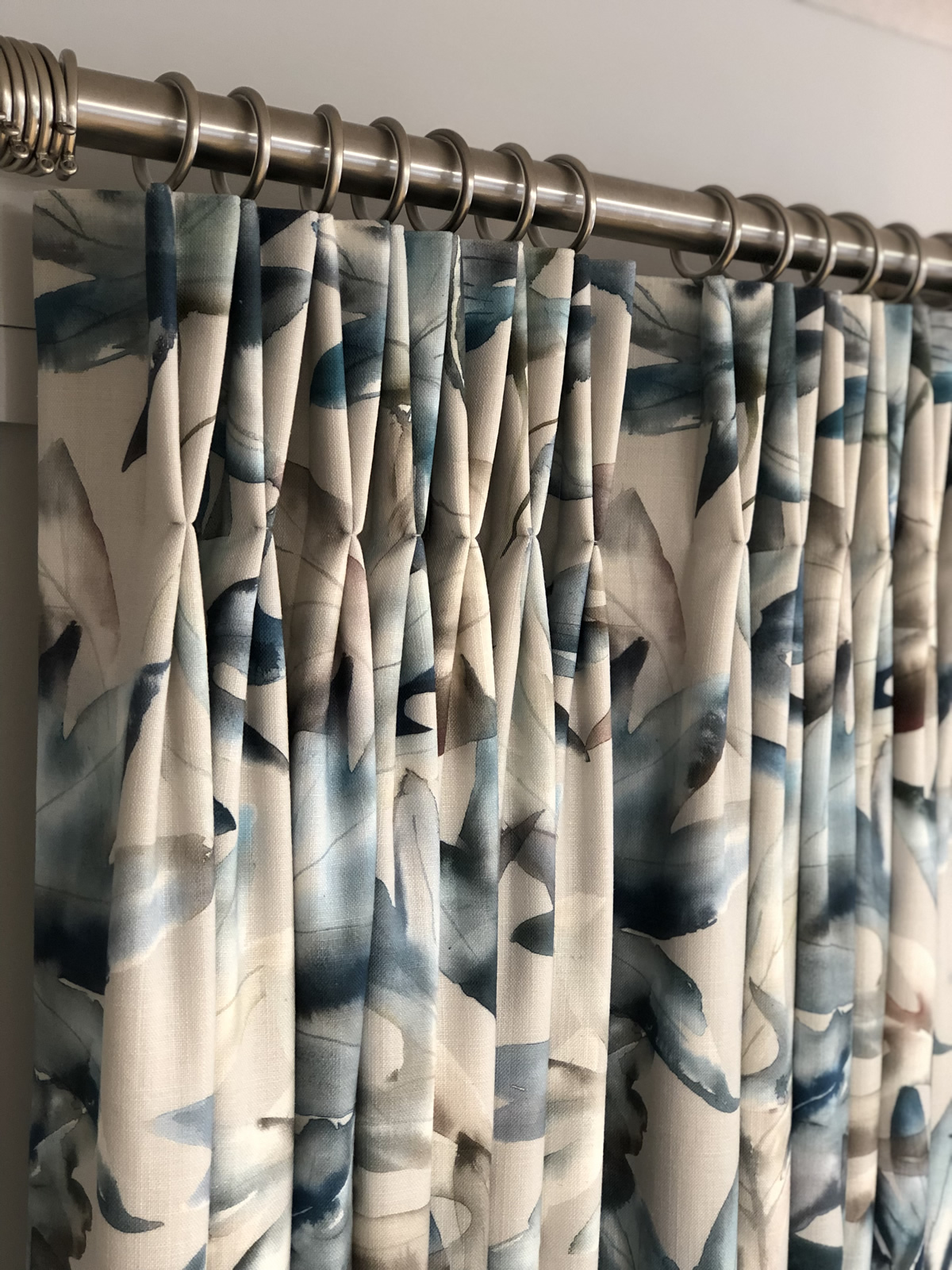 Made to Measure Curtains, Bespoke made Blinds, and accessories